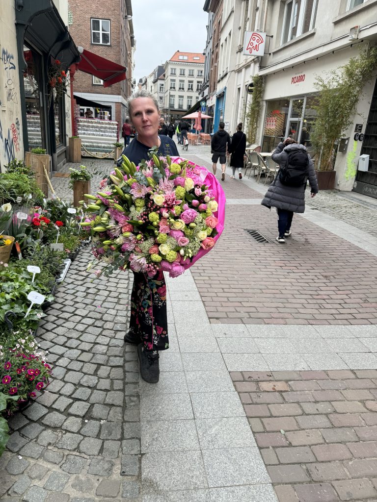 Méga grand bouquet ( rose) | Livraison à Antwerpen | Flowers 7 Days